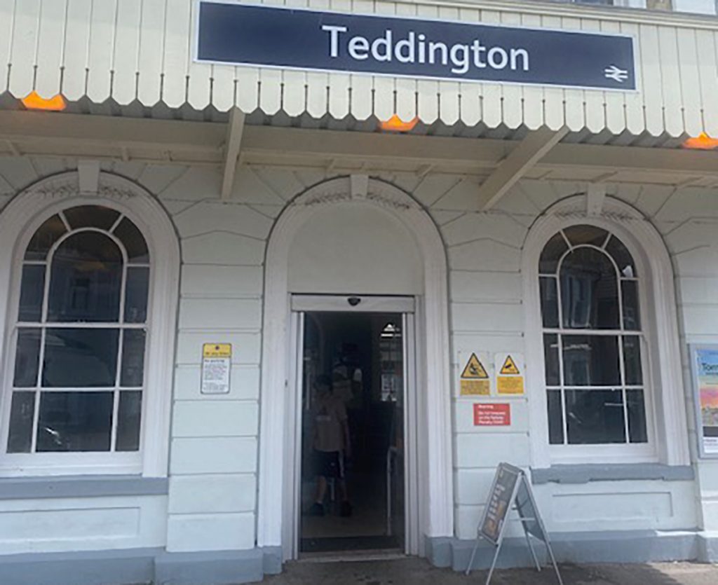 Teddington Station Ticket Office to Close - Teddington, Middlesex, UK