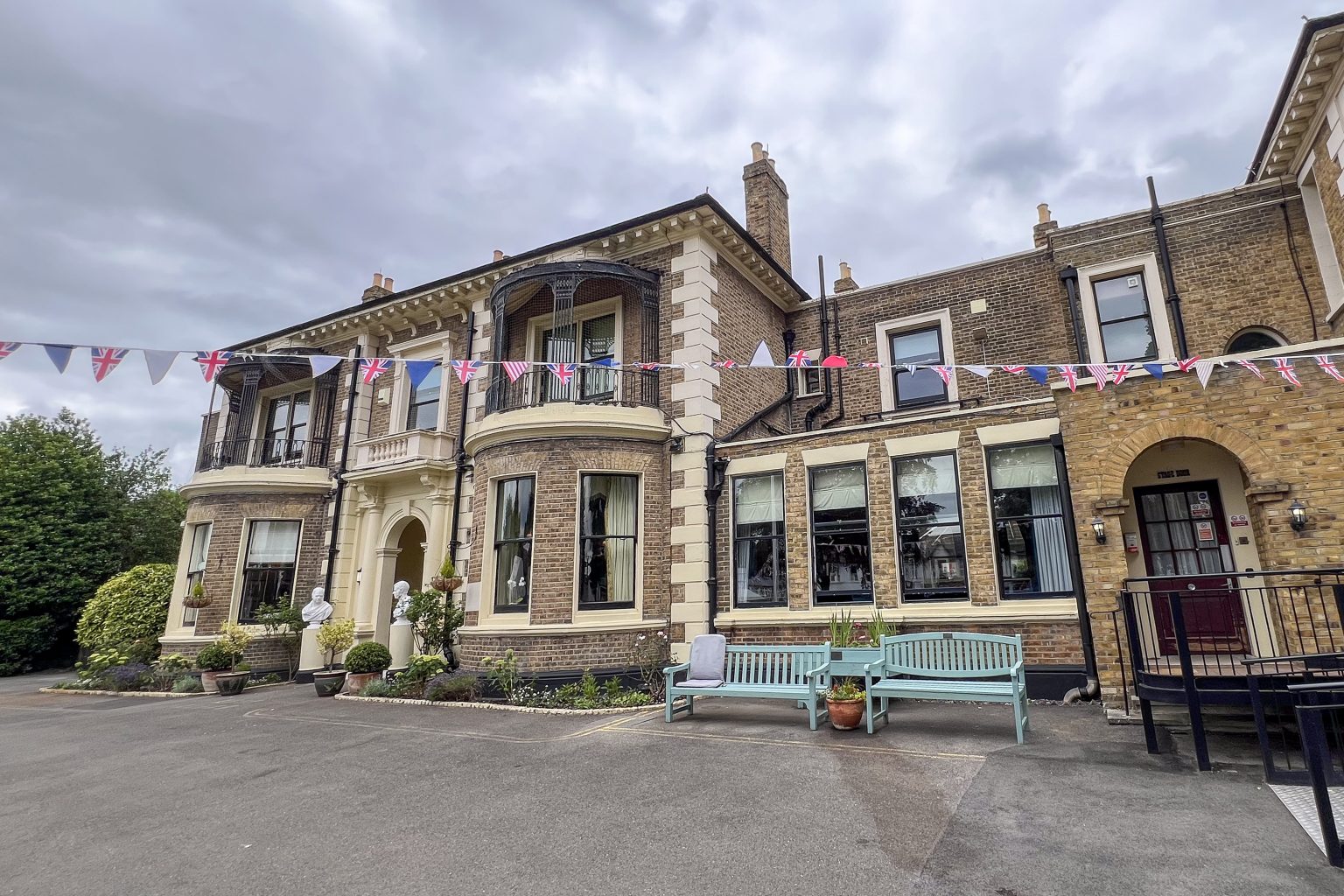 A GLIMPSE INSIDE THE AMAZING LOCAL NURSING HOME FOR STARS OF SCREEN AND ...