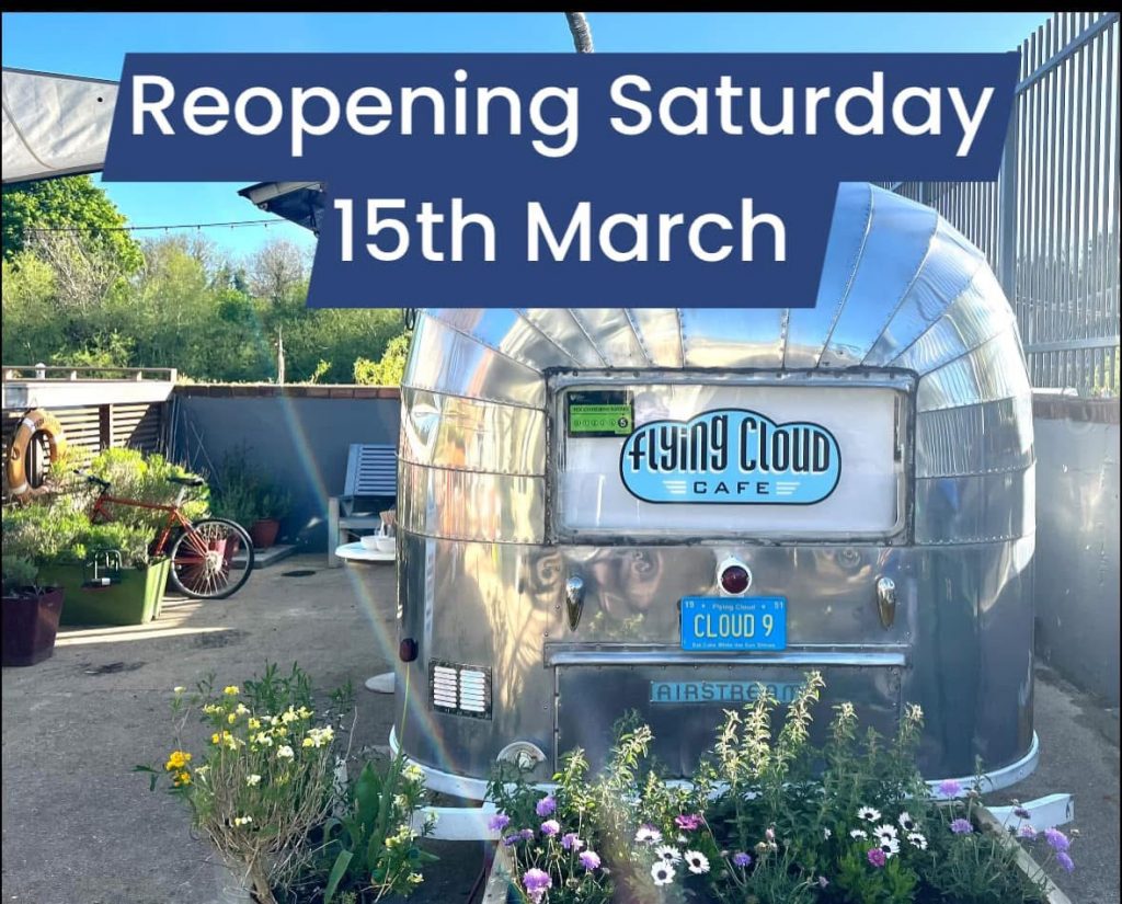 RIVERSIDE CAFE FLYING CLOUD BACK IN ACTION - Teddington, Middlesex, UK