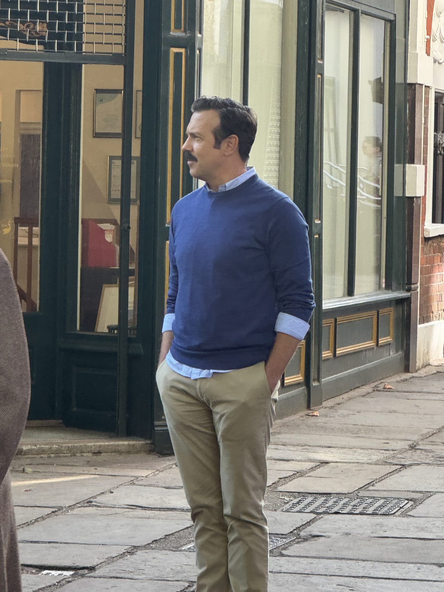 Exclusive: SMILING TED LASS0 RETURNS TO RICHMOND AND HIS FAVOURITE PUB ...