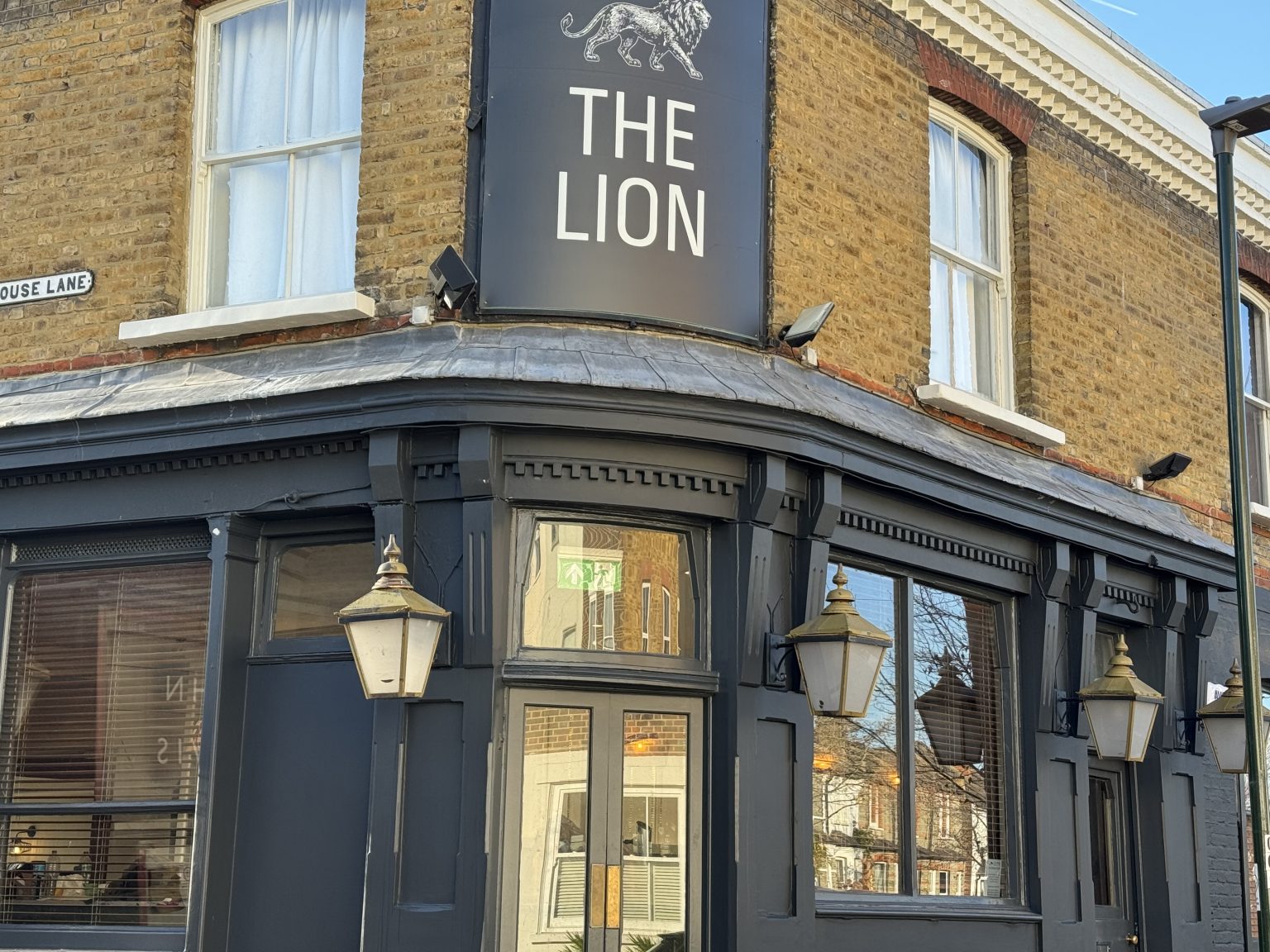 LION IN WAIT – NEW LOOK PUB SET TO REOPEN……… - Teddington, Middlesex, UK