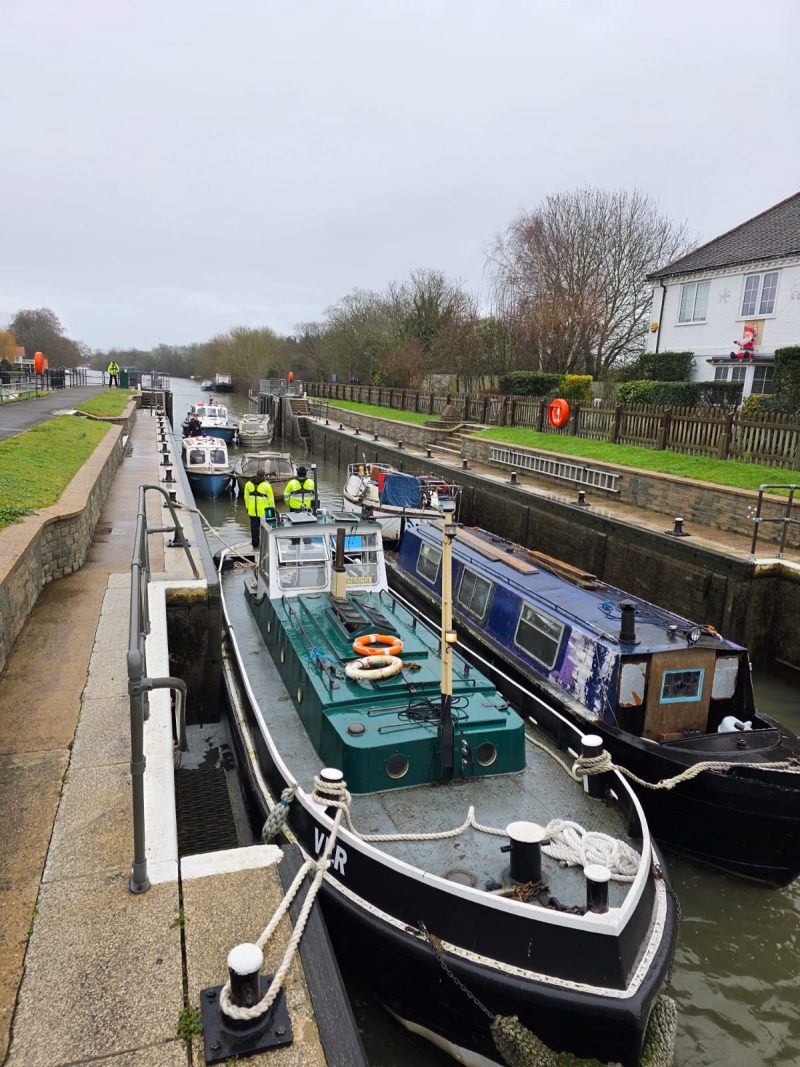 ENVIRONMENT AGENCY REMOVE ABANDONED AND SUNKEN BOATS - Teddington ...